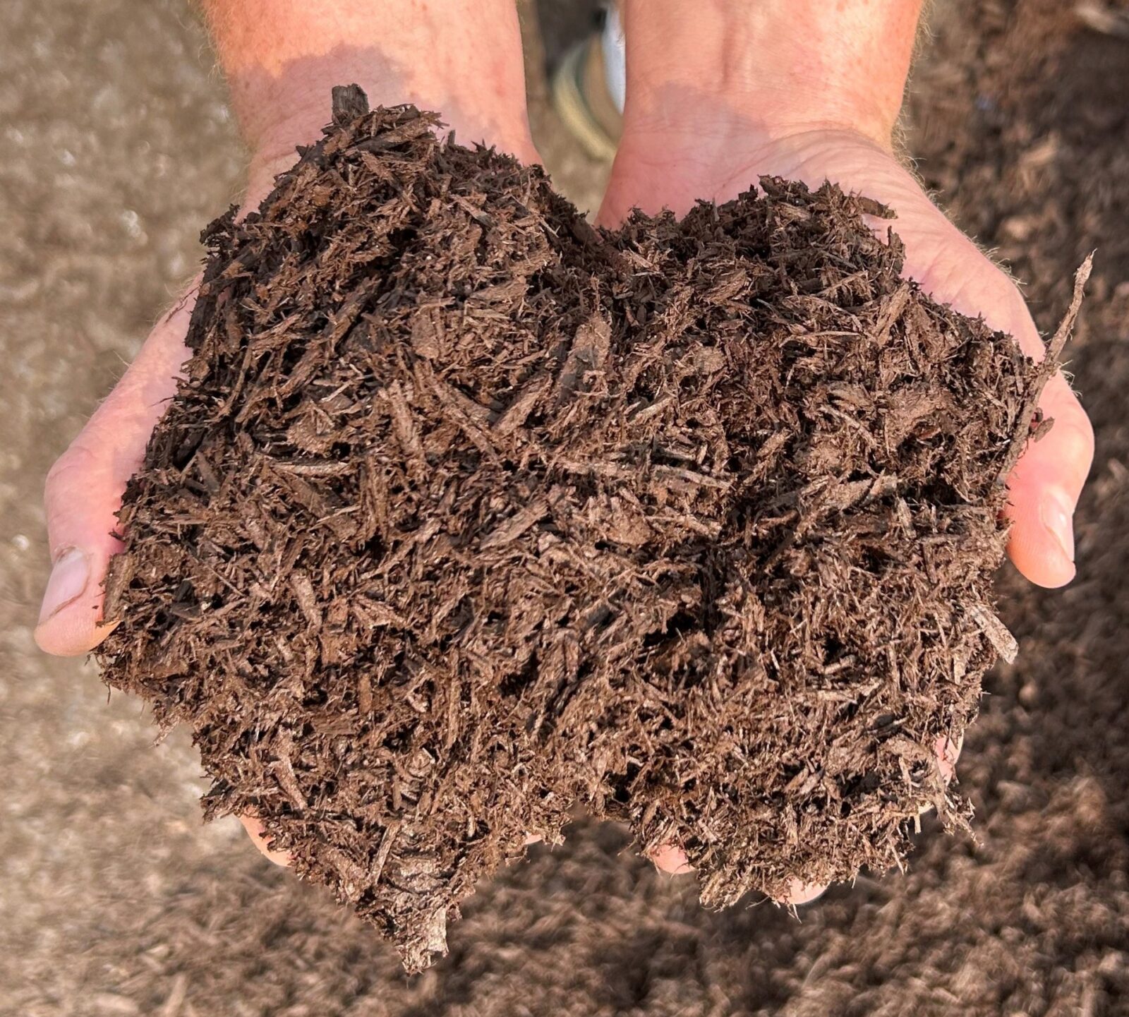 Dyed/Colored Mulches | Landyshade Mulch LLC